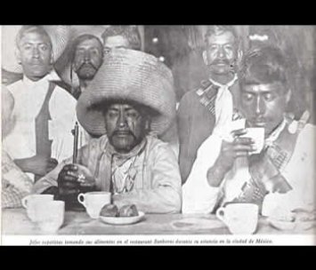 Tropas villistas y zapatistas reposan en la ciudad de México